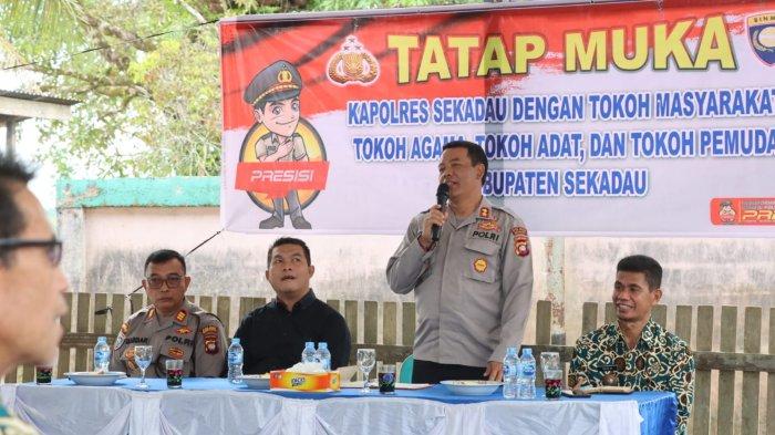 Jumat Curhat, Kapolres Sekadau Tatap Muka dengan Masyarakat Desa Merapi - Tribunpontianak.co.id