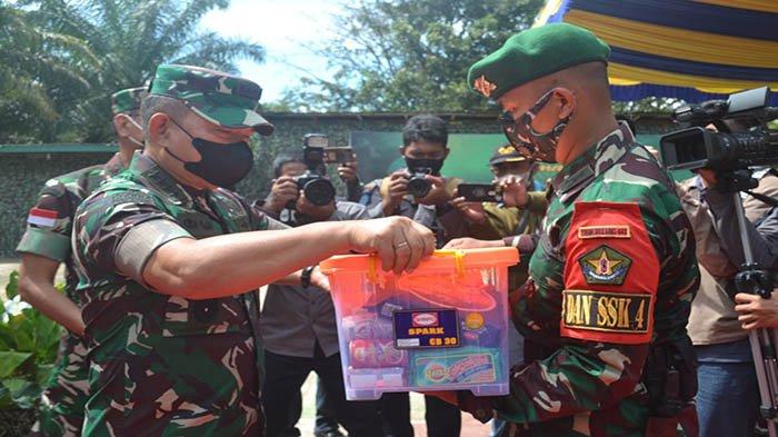 Satgas Pamtas Yonif Mekanis 643/Wns Terima Kunjungan Kepala Staf Angkatan Darat di Makotis ...