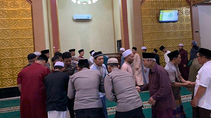 Subuh Keliling dan Salat Berjamaah, Polres Landak Ingatkan Warga Jaga ...
