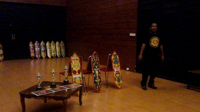 Motif Dayak Ketapang, Tema Pilihan Lomba Melukis Perisai - Tribunpontianak.co.id