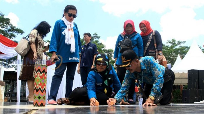 Antusias Pengunjung Saksikan Peristiwa Titik Kulminasi Matahari di Tugu ...
