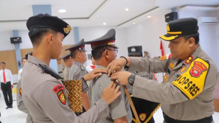 Polres Sintang Gelar Upacara Korp Raport Kenaikan Pengkat Pengabdian Personel Polres Sintang ...