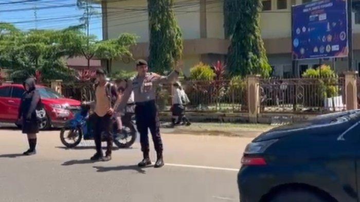 Personel Sat Samapta Polres Ketapang Laksanakan Pengaturan Arus