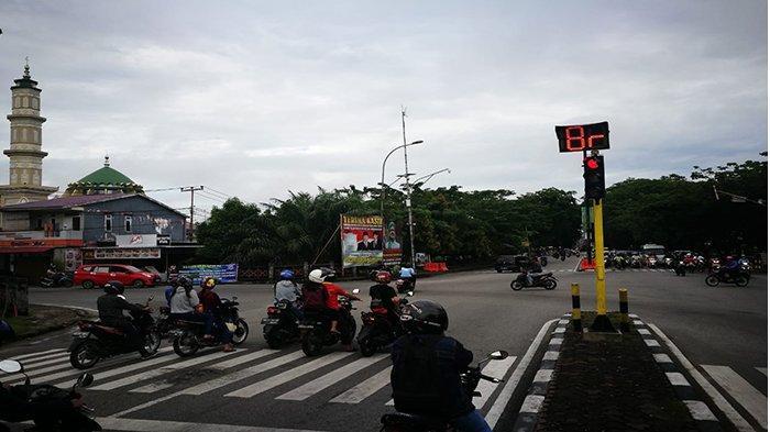 VIDEO: Arus Lalu Lintas Simpang Tanjung Raya I dan II Terpantau Lancar - Tribunpontianak.co.id