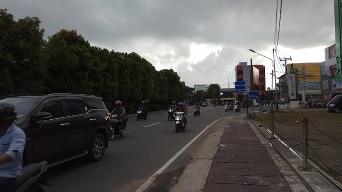 Suasana Lalu Lintas di Jalan Teuku Umar Terpantau Lancar - Tribunpontianak.co.id