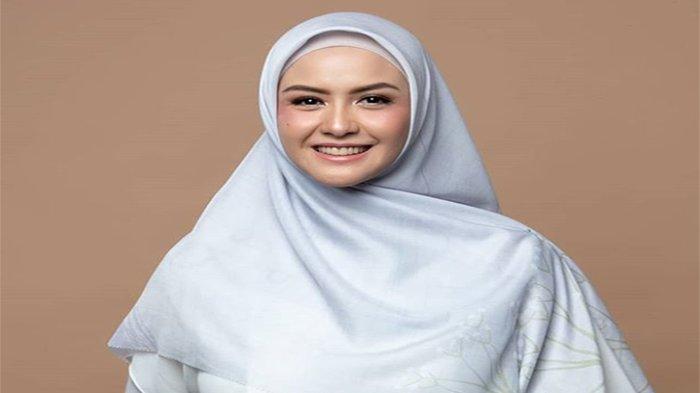 Lama Tak Terlihat di Televisi, Begini Kabar Terkini Artis Cantik ...