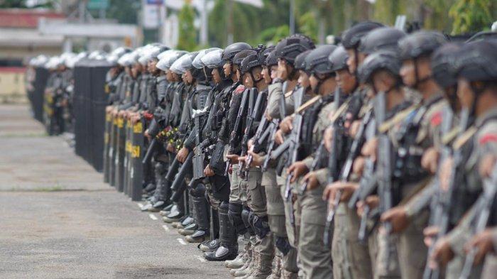 Dansatbrimob Polda Kalbar Pimpin Latihan Peningkatan Kemampuan PHH Dan Anti Anarkis 2024 ...