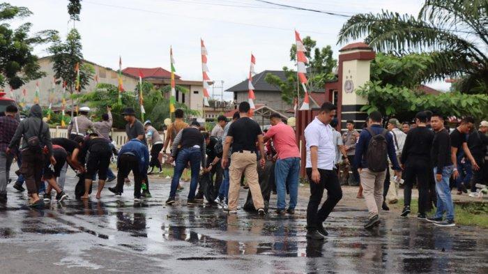Aksi Peduli Massa Usai Bentrok dengan Pleton Dalmas Polres Melawi ...