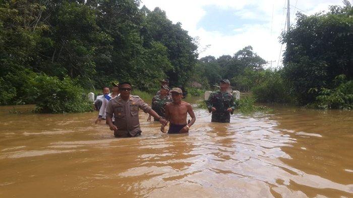 Tiga Desa di Kecamatan Nanga Mahap Terendam Banjir, Ketinggian Air di Jalan Hingga 1.5 Meter ...