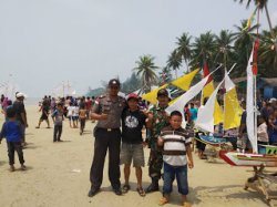 Masyarakat Desa Tanah Hitam Kecematan Paloh Gelar Lomba Antar Ajong - Tribunpontianak.co.id