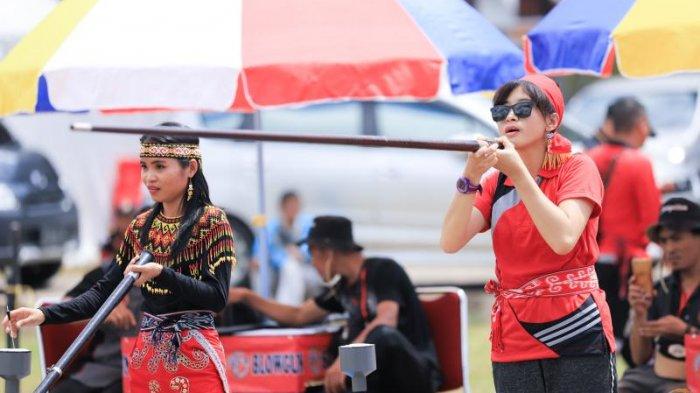 FOTO: Lomba Menyumpit Berbagai Kategori Meriahkan Pekan Gawai Dayak di Halaman Rumah Radakng ...