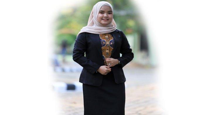 FOTO: Lihat Cantiknya Mega Puspita, Peraih Lulusan Terbaik Wisuda ...