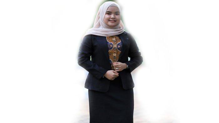 FOTO: Lihat Cantiknya Mega Puspita, Peraih Lulusan Terbaik Wisuda ...