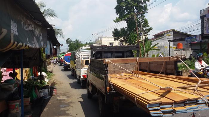 Jalan Tanjung Raya 2 Macet Panjang - Tribunpontianak.co.id