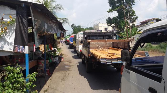 Jalan Tanjung Raya 2 Macet Panjang - Tribunpontianak.co.id