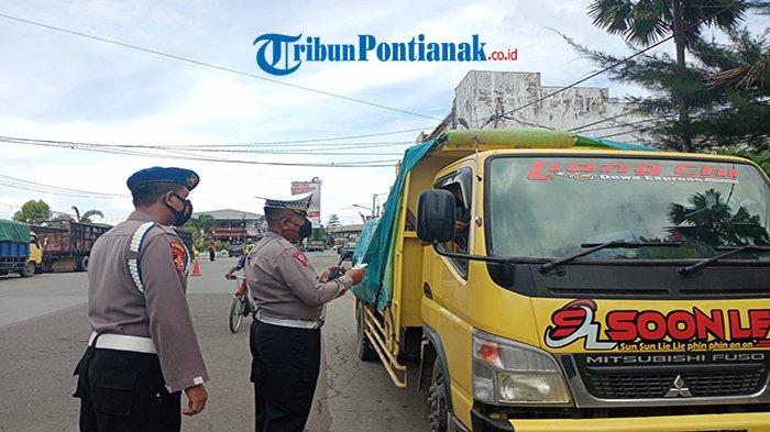 Operasi Zebra, Kasat Lantas Polres Mempawah Berikan Edukasi Berlalu Lintas pada Pengguna Jalan ...