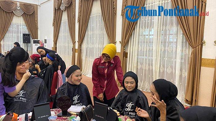 Sebanyak 26 Penyandang Disabilitas Ikuti Pelatihan Make Up Artist yang ...