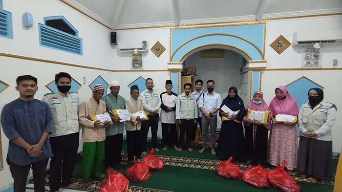 Berbagi Berkah di Bulan Ramadhan, YBM PLN UP3 Sanggau Serahkan Santunan untuk Anak Yatim dan ...