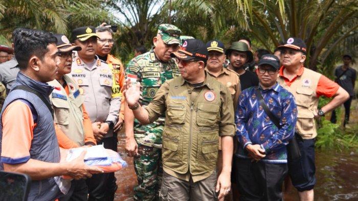 Kepala BNPB RI Tinjau Langsung Warga Terdampak Banjir di Kubu Raya dan Serahkan Bantuan ...