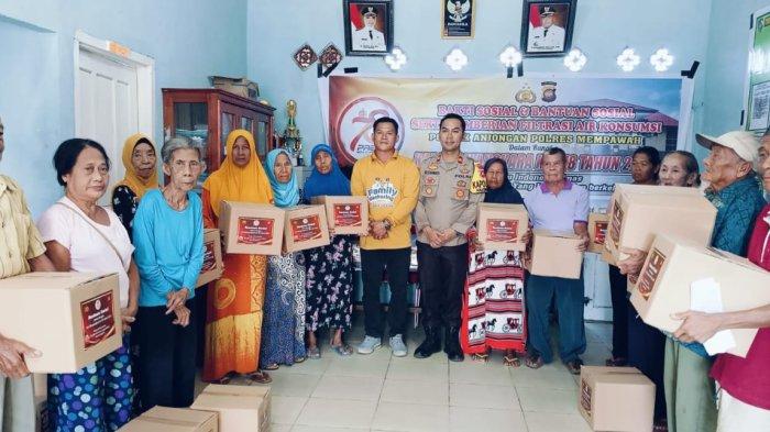 Polsek Anjongan Salurkan Puluhan Paket Sembako Ke Masyarakat