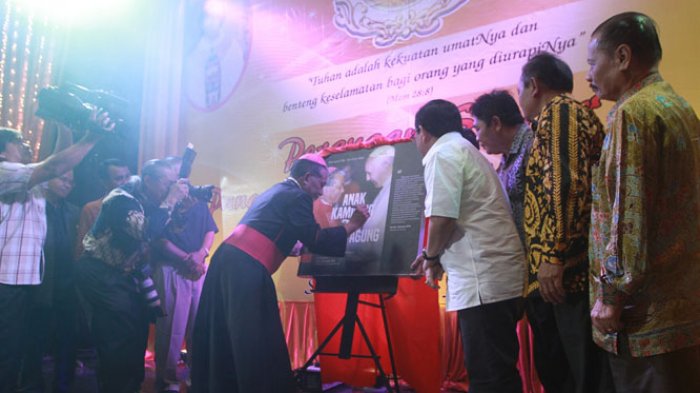 Agustinus Agus Launching Buku Otobiografi Berjudul Anak Kampung jadi ...