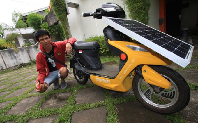 Motor Listrik Panel Surya Ramah Lingkungan - Tribunpontianak.co.id