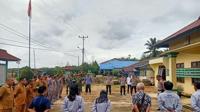 Kapolsek Belimbing Gelar Apel dan Tatap Muka Bangun Sinergitas Bersama Pemdes Batu Nanta ...