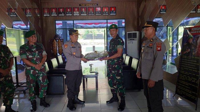 Kirim Nasi Tumpeng, Kapolres Singkawang Ucap Selamat Hari Casana Pinaka ...