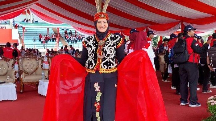 Sosok Eva Novianti, Tim Protokoler Untan Pontianak yang Pernah Pandu ...