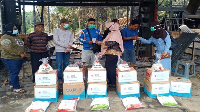 PMI Melawi Salurkan Bantuan untuk Korban Kebakaran, Astrid Panji: Mudah-mudahan Diberikan ...