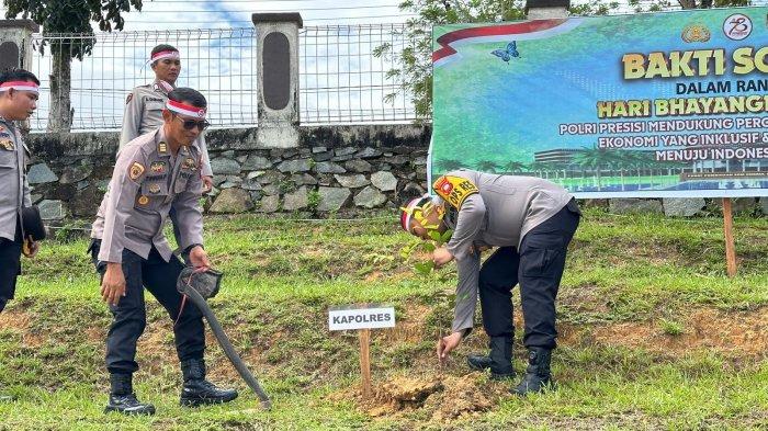 Polres Landak dan Bhayangkari Tanam Pohon Bersama Sambut Hari Bhayangkara ke-78 ...