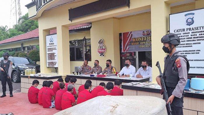 Polres Ketapang Ungkap Dua Kasus Penyalahgunaan BBM Bersubsidi Jenis Solar, Berikut Pelakunya ...