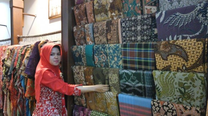 Tersedia Kain Bahan Aneka Motif di Batik Semar - Tribunpontianak.co.id