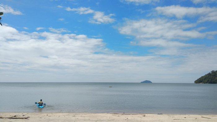 Pagi Hingga Siang, Begini Suasana Pantai Pulau Datok - Tribunpontianak ...