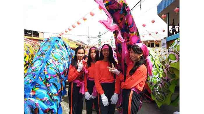 Naga Pink Yang Dimainkan Para Ibu dan Remaja Putri Turun Kejalan ...