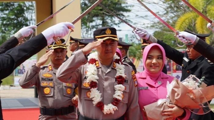 Tradisi Penyambutan, Polres Singkawang Gelar Upacara Welcome and Farewell Parade Kapolres ...