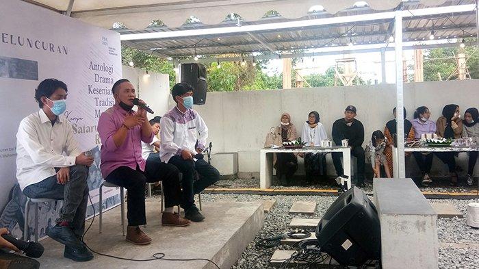 Peluncuran Buku Antologi Drama Kesenian Tradisi Mendu Karya Sataruddin Ramli Sukses Digelar ...