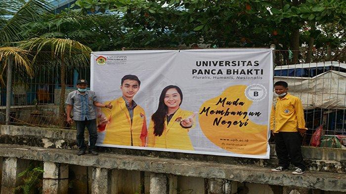 Tim PMB UPB Pontianak Pasang Banner di Tiga Sekolah Hingga Dermaga di ...