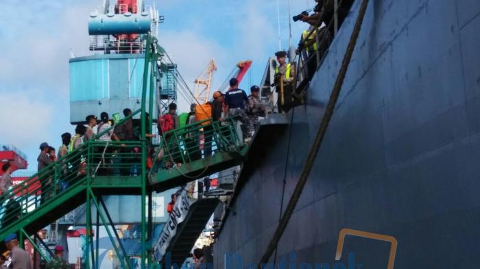 Foto Foto Pemulangan Eks Gafatar Lewat Pelabuhan Dwikora Pontianak ...