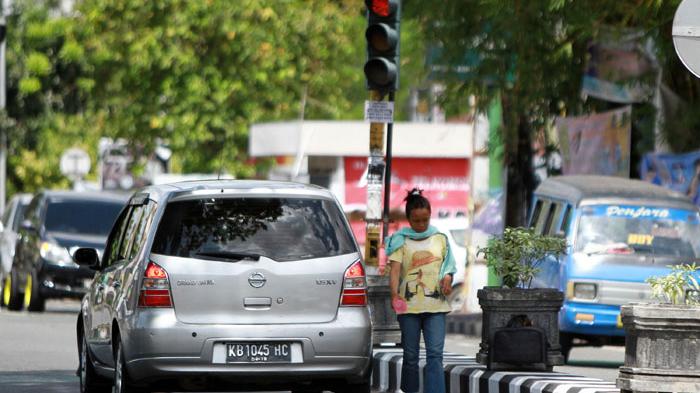 [FOTO-FOTO] Pengemis Beroperasi pada Momen Hari Raya - Tribunpontianak ...