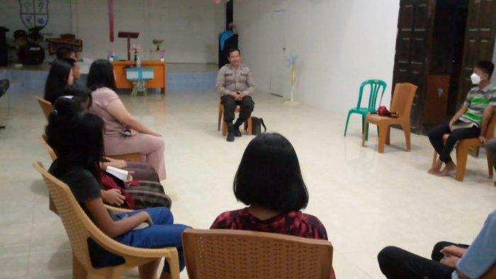 Hadiri Kegiatan Misa di Gereja Gupdi, Ini Pesan Kanit Binmas Polsek ...
