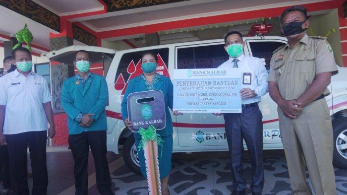 Program CSR, Bank Kalbar Cabang Sanggau Serahkan Satu Unit Mobil Ambulans untuk PMI ...