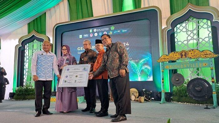 Bank Indonesia Resmikan Pusat Informasi Halal Kalbar di Ajang Gema Ekonomi Syariah 2024 ...