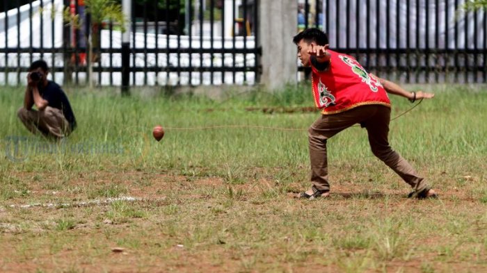 Foto-Foto Keseruan Lomba Pangkak Gasingk di Pekan Gawai Dayak (PGD) ke ...