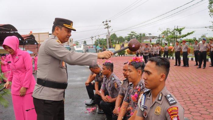 47 Personel Polres Sintang Naik Pangkat - Tribunpontianak.co.id