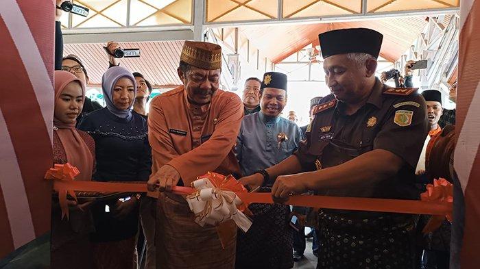 Sekda Ferry Madagaskar Resmikan Event Pameran Temporer Museum Daerah Sambas - Tribunpontianak.co.id