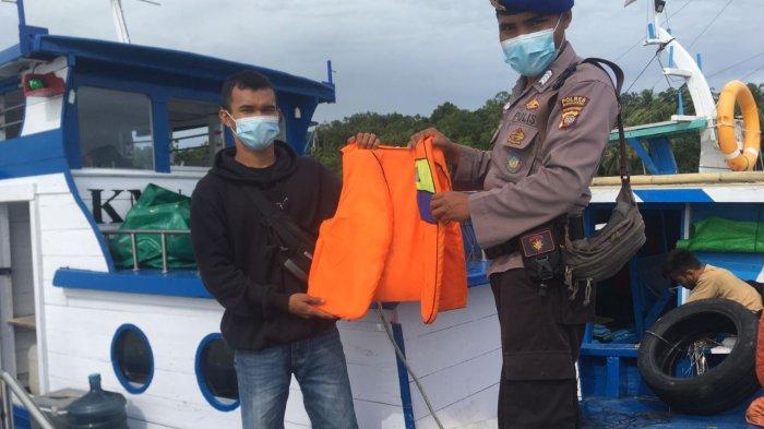 Jaga Keselamatan Nelayan, Sat Polairud Imbau Nelayan Gunakan Life Jacket - Tribunpontianak.co.id