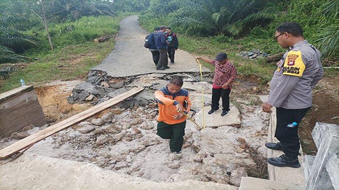 Paska Bencana Alam Tanah Longsor dan Erosi Masyarakat di Landak Alami Sejumlah Kerugian ...