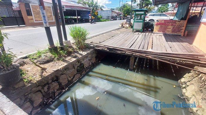BREAKING NEWS : Potongan Tubuh Manusia Ditemukan di Parit Jalan Danau ...