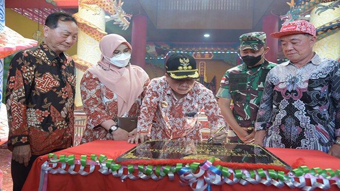 Bupati Sambas Satono Resmikan Kelenteng Fuk Tet Chi di Jawai Selatan - Tribunpontianak.co.id